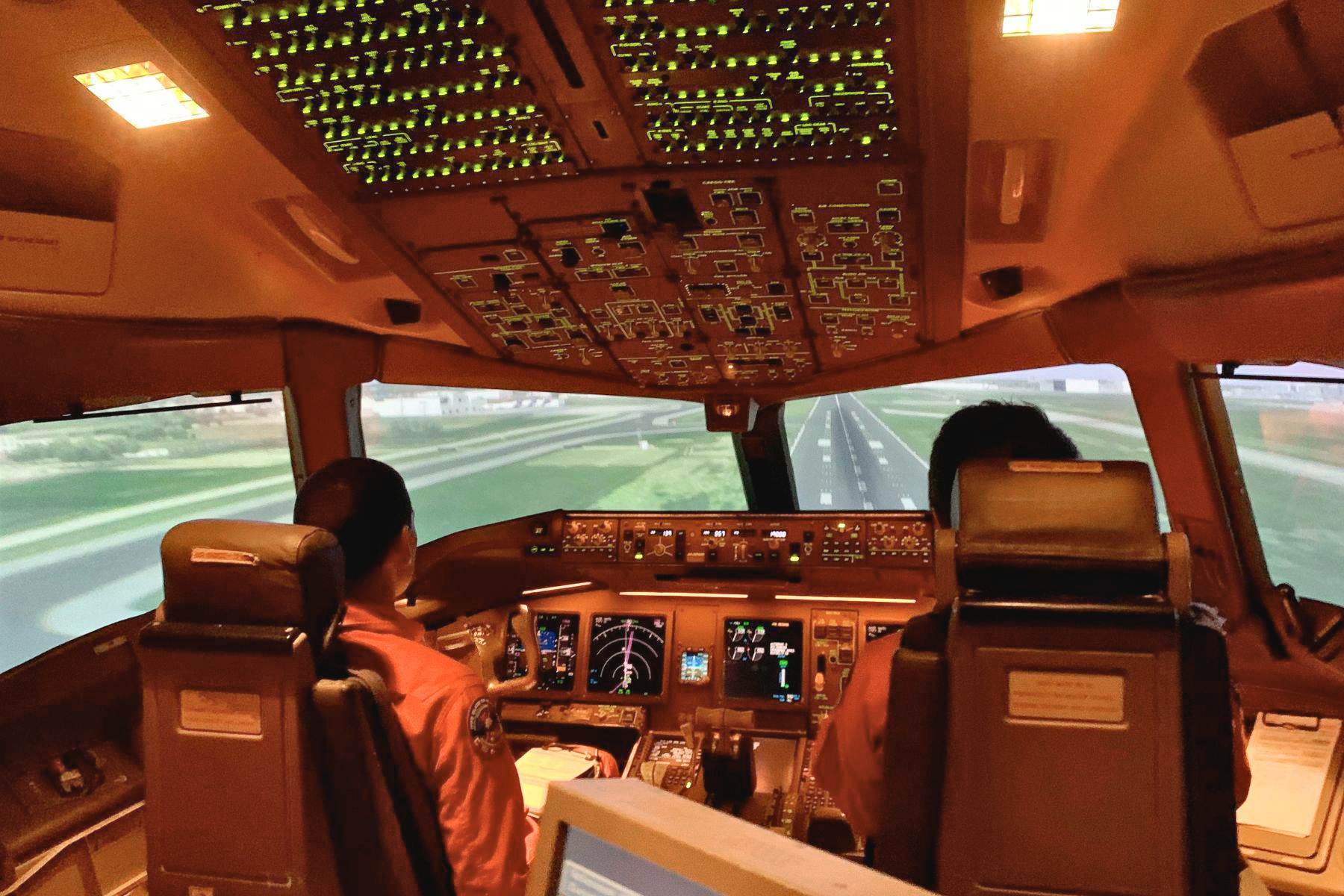 Fixed Wing Students | CAE’s Simulation Facility | Boeing 777-300R